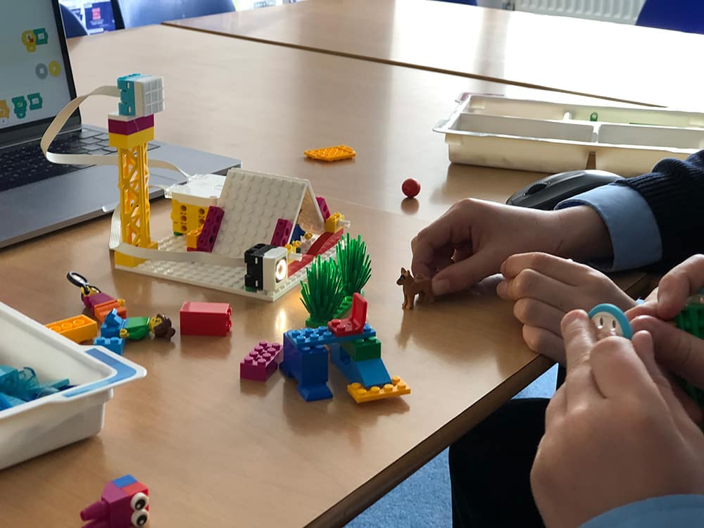 Robotic & Coding Clubs – play in mind